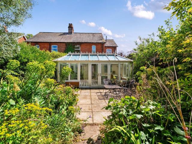 4 bed house for sale