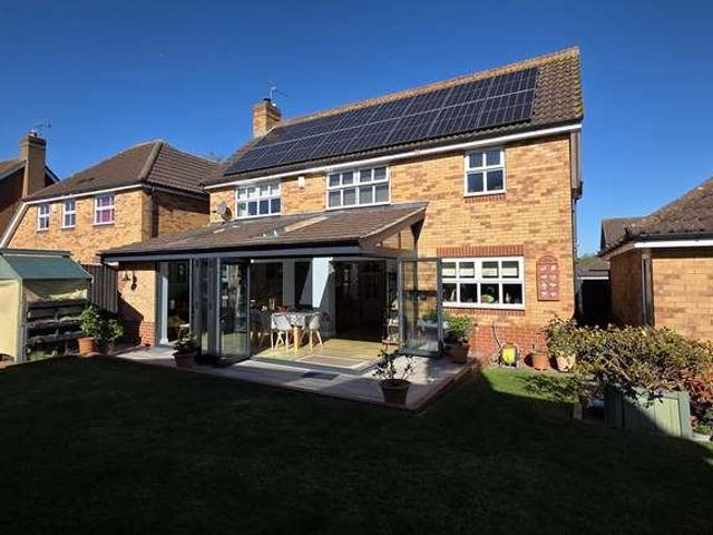 4 bed house for sale