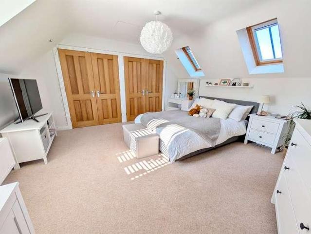 4 bed house for sale