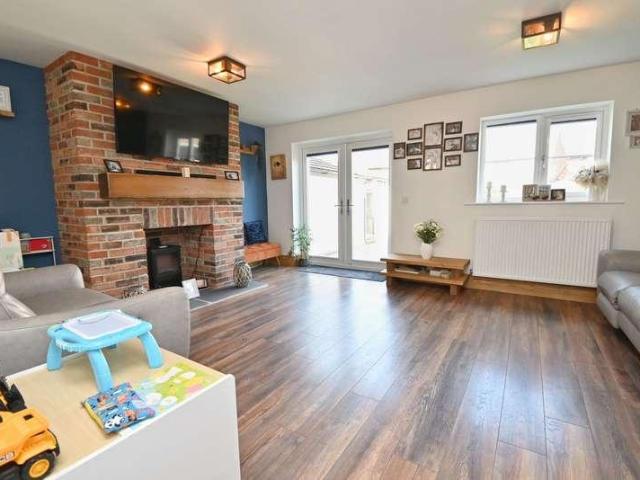 4 bed house for sale