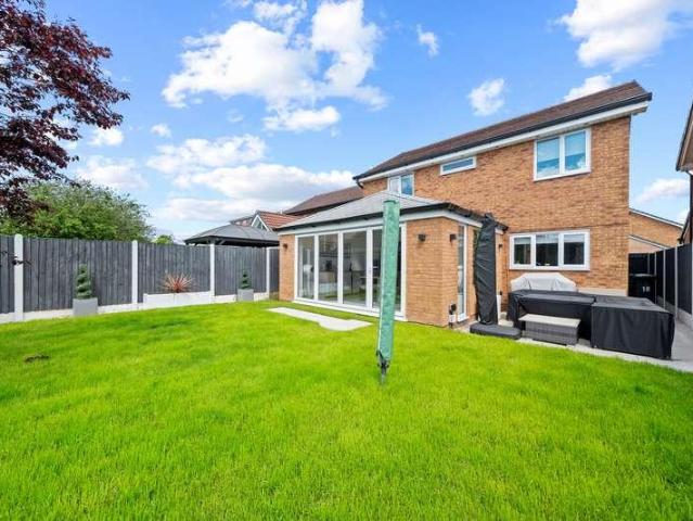 4 bed house for sale