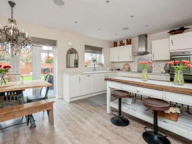 4 bed house for sale