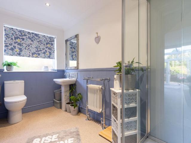 4 bed house for sale