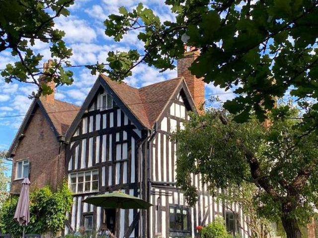 4 bed house for sale