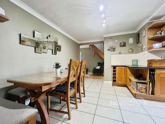 6 bed house for sale