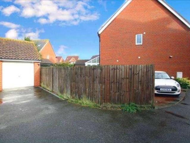 4 bed house for sale