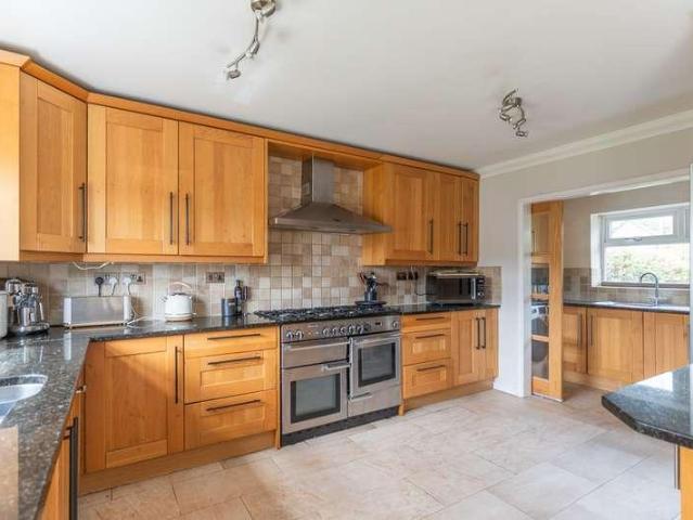 4 bed house for sale