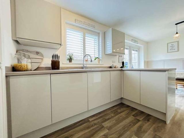 4 bed house for sale