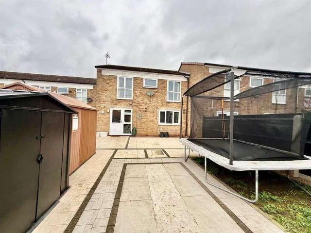 4 bed house for sale