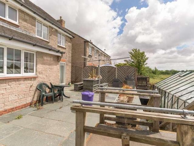 4 bed house for sale