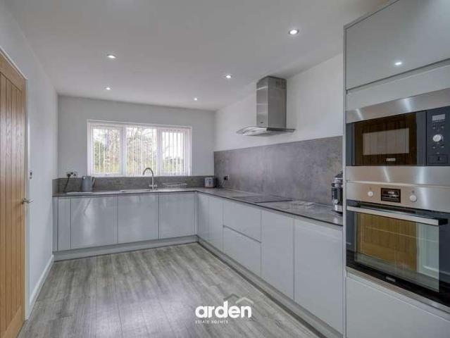 4 bed house for sale
