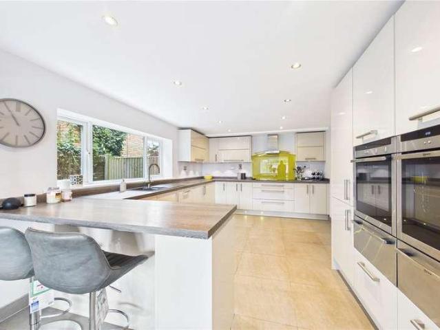 4 bed house for sale