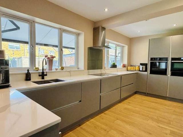 4 bed house for sale
