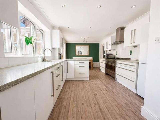 4 bed house for sale