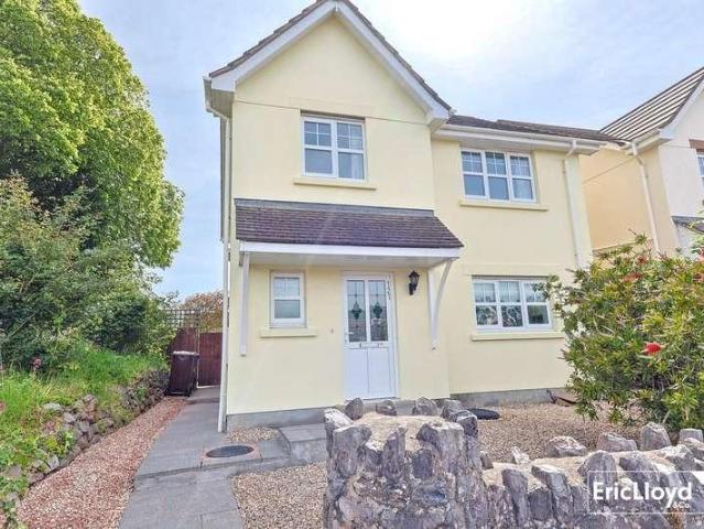 4 bed house for sale