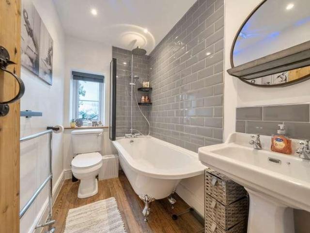 4 bed house for sale