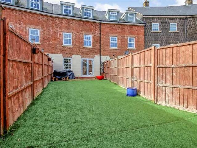 4 bed house for sale