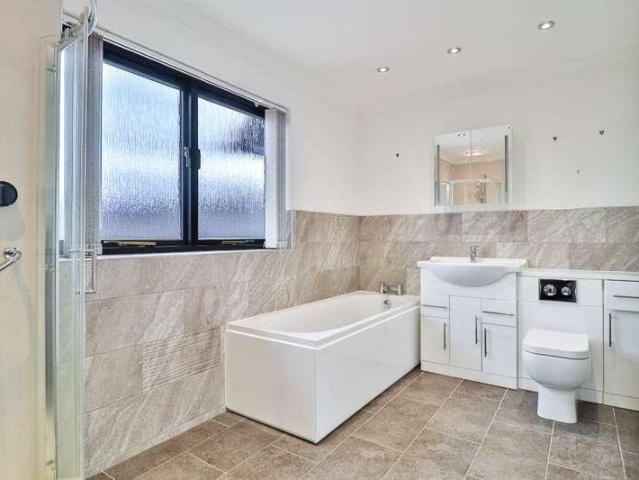 4 bed house for sale
