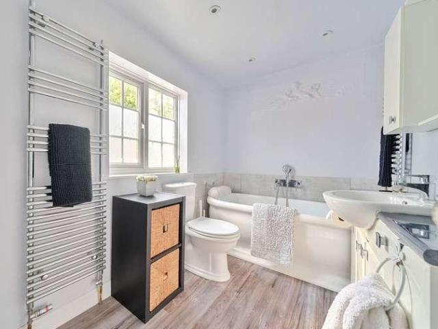 4 bed house for sale