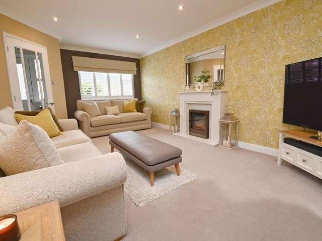 4 bed house for sale