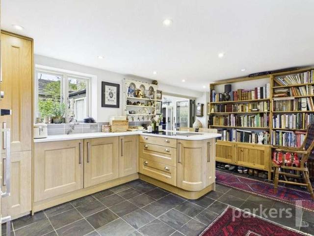 4 bed house for sale