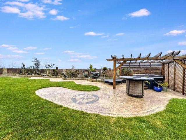 4 bed house for sale