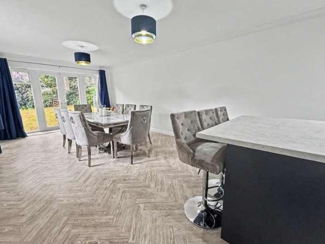 4 bed house for sale