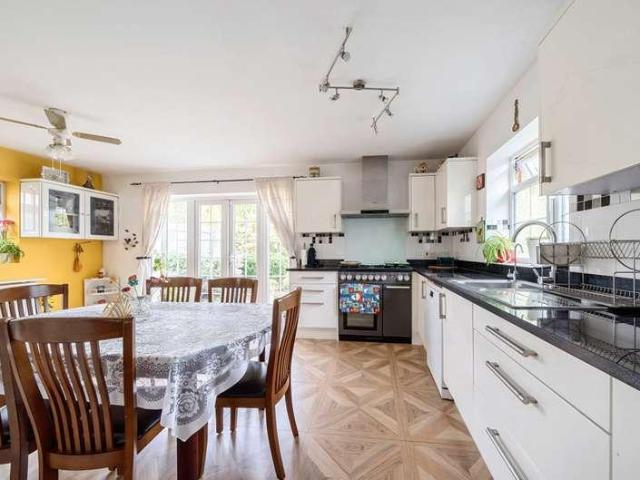4 bed house for sale