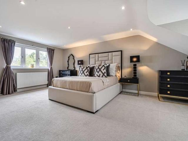 4 bed house for sale