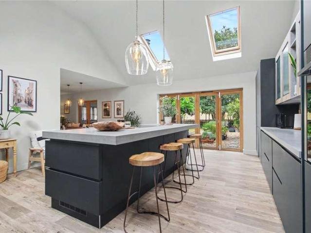 4 bed house for sale