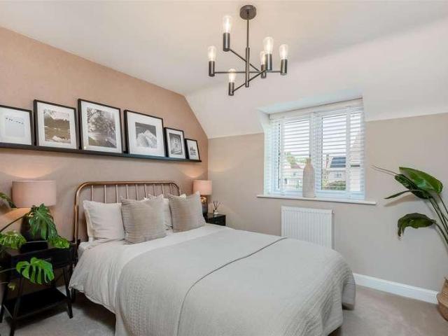 4 bed house for sale