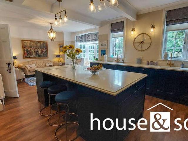4 bed house for sale