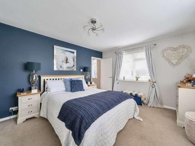 4 bed house for sale