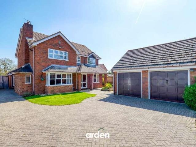 4 bed house for sale