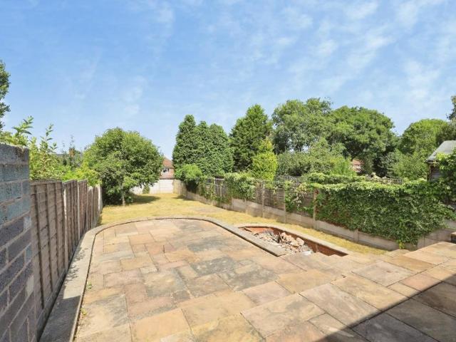 4 bed house for sale