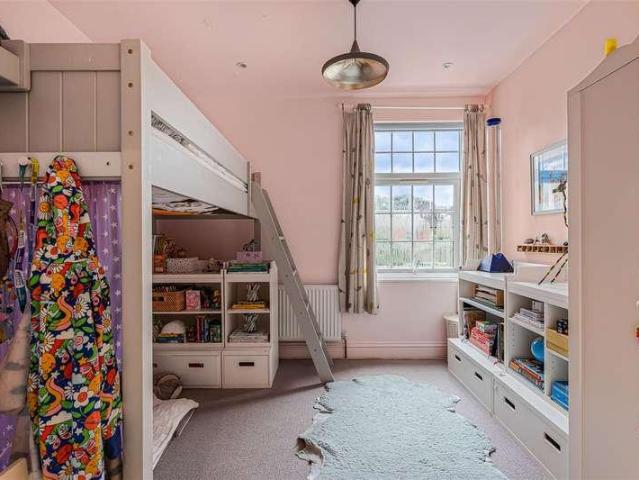 4 bed house for sale