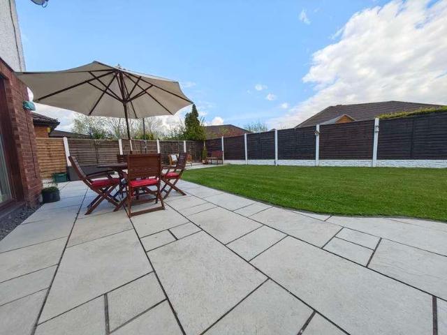 4 bed house for sale