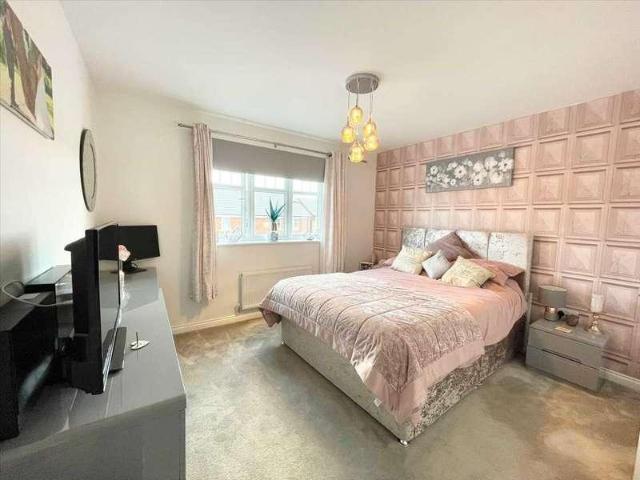 4 bed house for sale