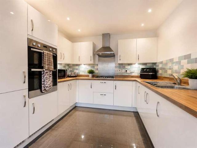 4 bed house for sale
