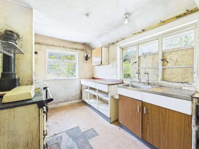 4 bed house for sale
