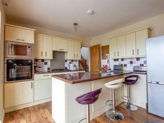 4 bed house for sale