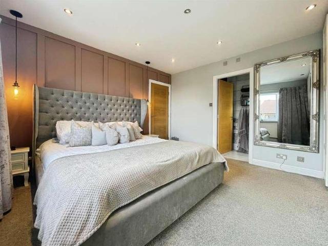 4 bed house for sale