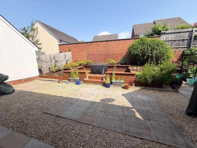 4 bed house for sale
