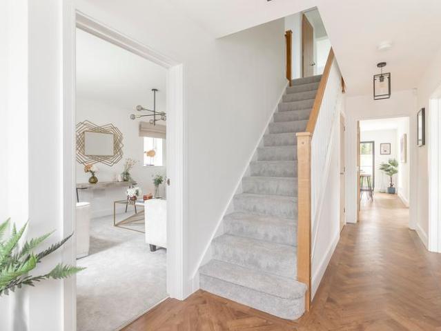 4 bed house for sale