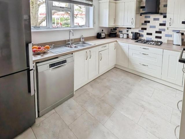 4 bed house for sale