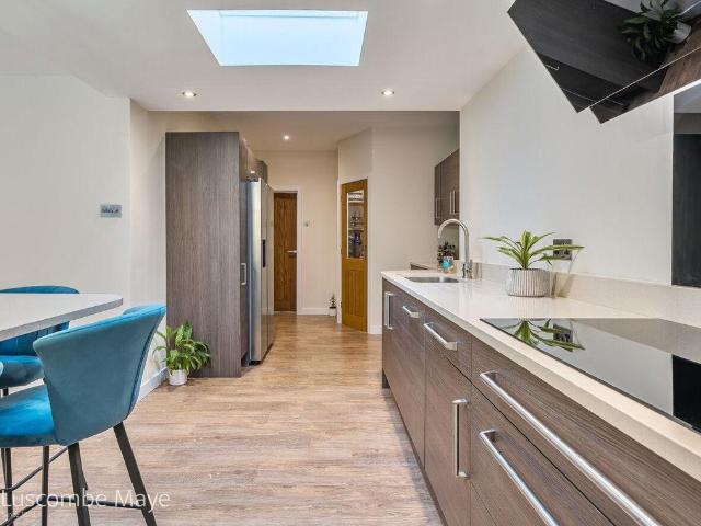 4 bed house for sale