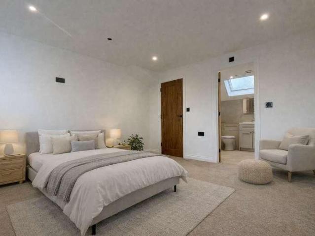 4 bed house for sale