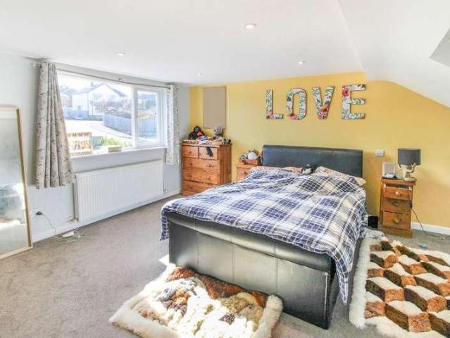 4 bed house for sale