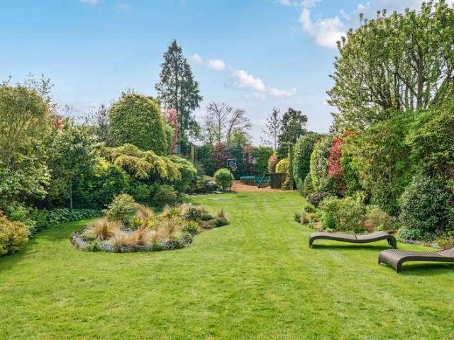 4 bed house for sale