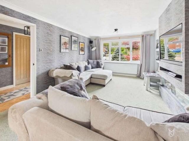 4 bed house for sale